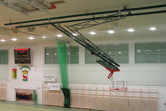 CEILING-MOUNTED BACKSTOP WITH DRIVE MECHANISM