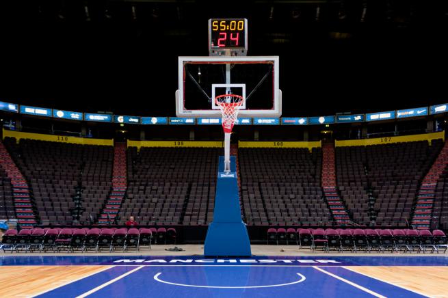 SPALDING PORTABLE BACKSTOP - PROFESSIONAL BASKETBALL BACKSTOP