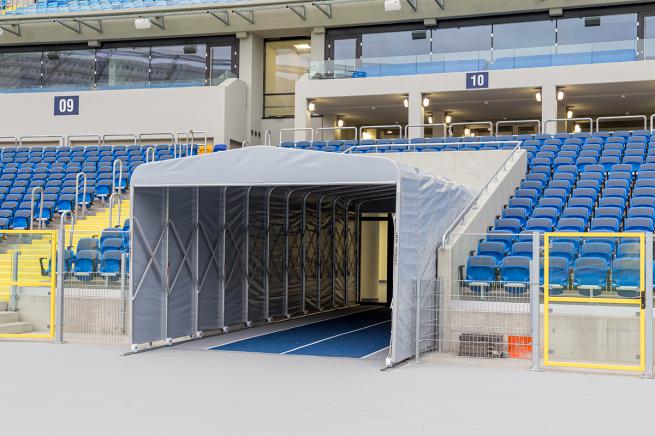 RETRACTABLE ENTRANCE TUNNEL TO FOOTBALL STADIUM