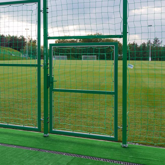 WICKET DOOR - POLYPROPYLENE MESH CENTRE
