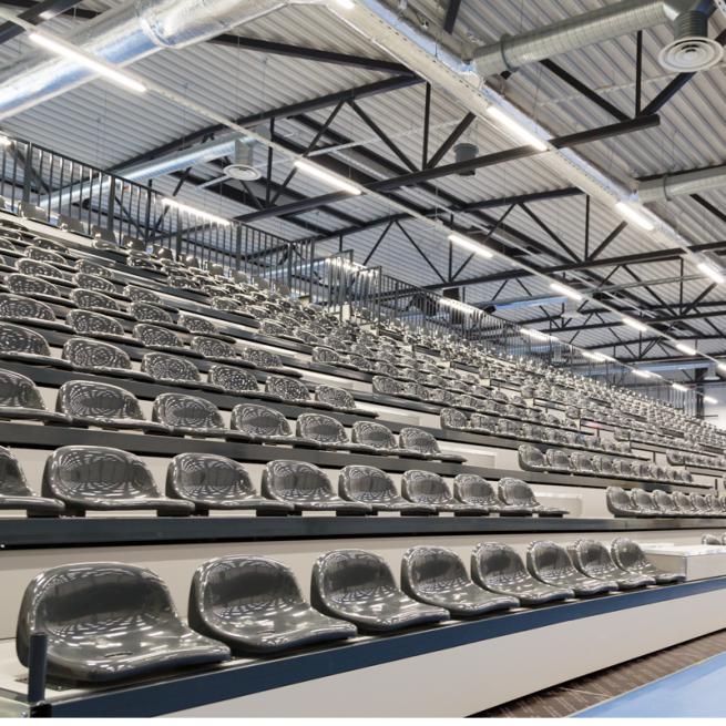 RETRACTABLE SPECTATOR STAND - TELESCOPIC STAND