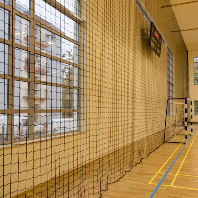 Barrier netting for walls