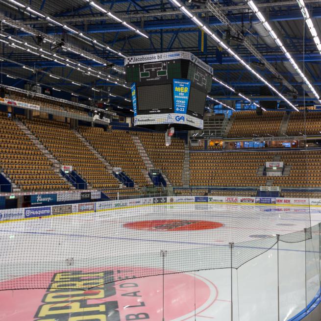 Barrier netting for ice rinks