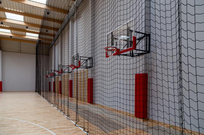 STRUCTURE FOR MOUNTING AND ELECTRIC SLIDING BALL CATCHING NETS
