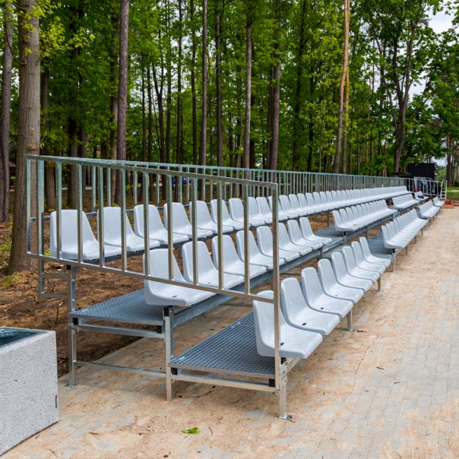 SPECTATOR STAND WITH POLYETHYLENE SEATS - STANDARD