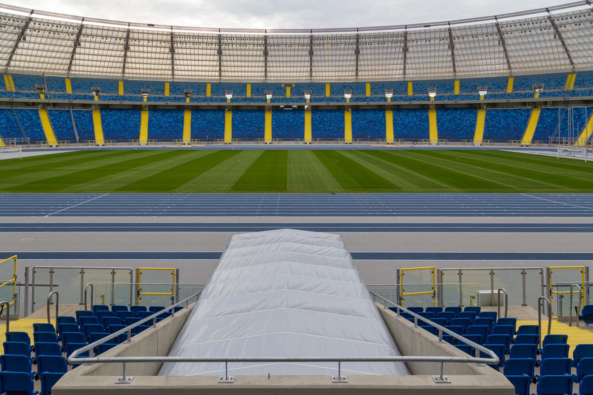 RETRACTABLE ENTRANCE TUNNEL TO FOOTBALL STADIUM