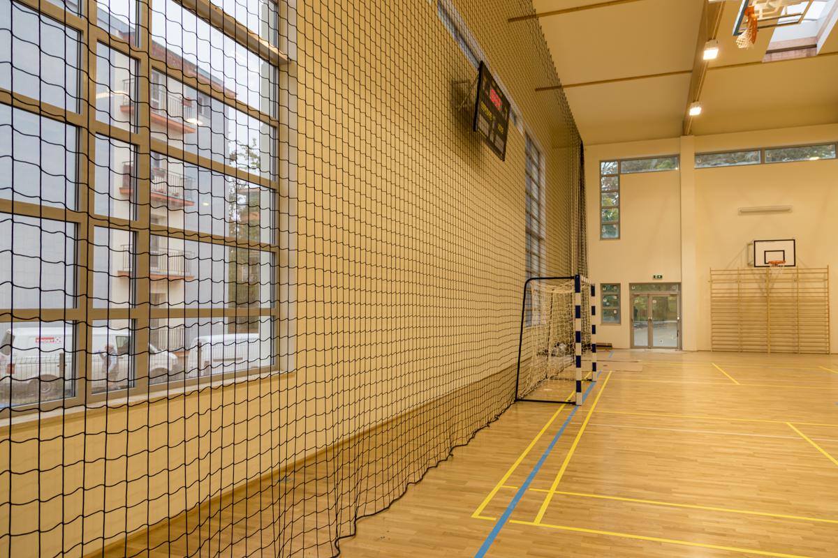 Barrier netting for walls