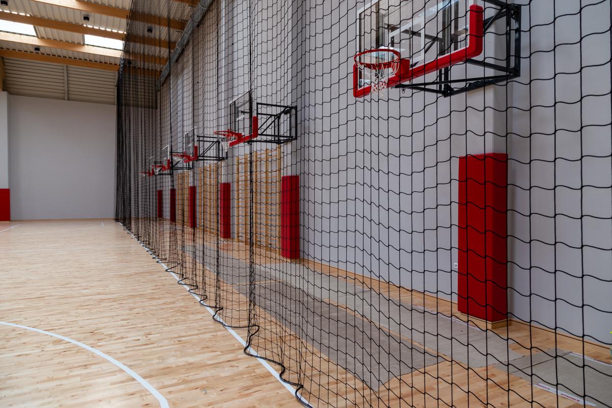 Barrier netting for walls